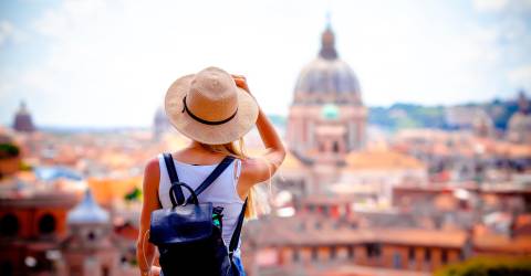 I turisti stranieri spendono il doppio degli italiani: i dati Bankitalia