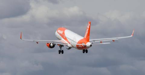 easyJet prudente dopo il trimestre: e il titolo crolla