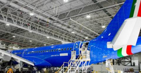 Ita Airways: pronto al debutto in livrea azzurra anche il primo A220 ...